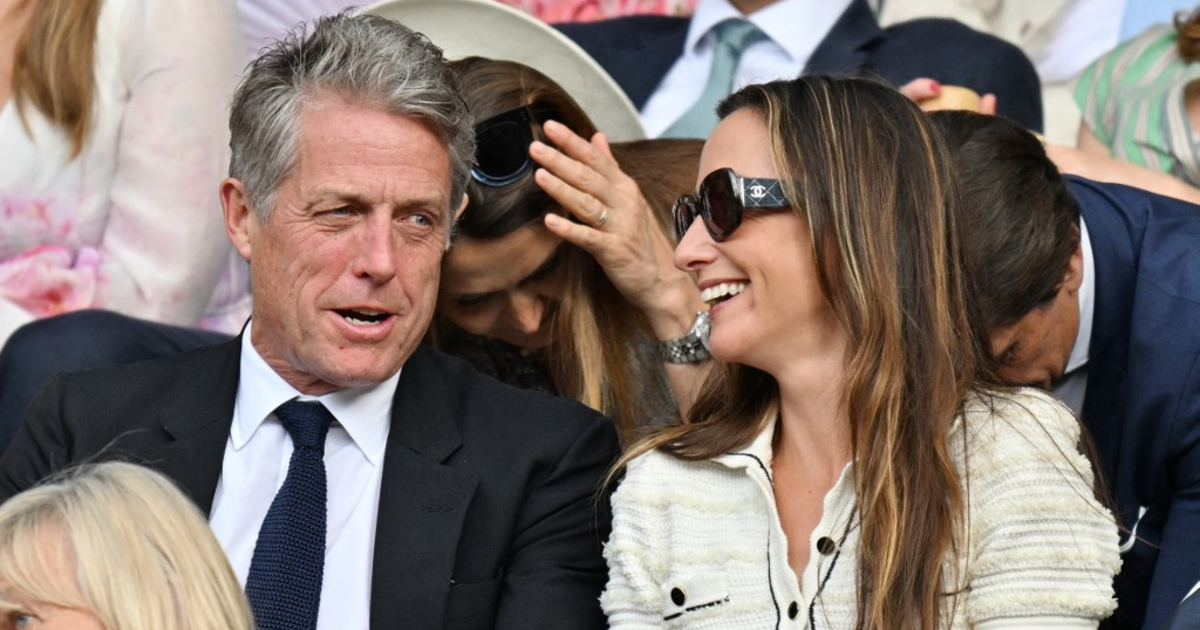 Hugh Grant fotója futótűzként terjed az interneten: elaludt ...