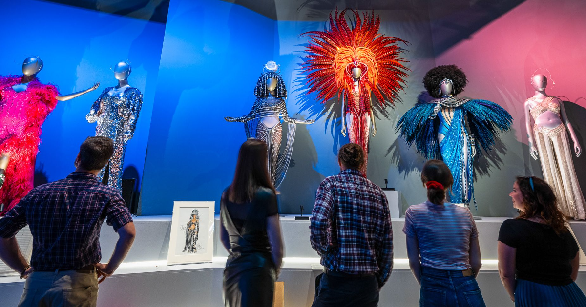 Egy ruha többet mond ezer szónál – a Dívák és Ikonok kiállításon ...