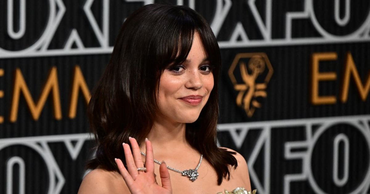 8 csodaszép ruha a 75. Emmy-gála vörös szőnyegéről - Elle