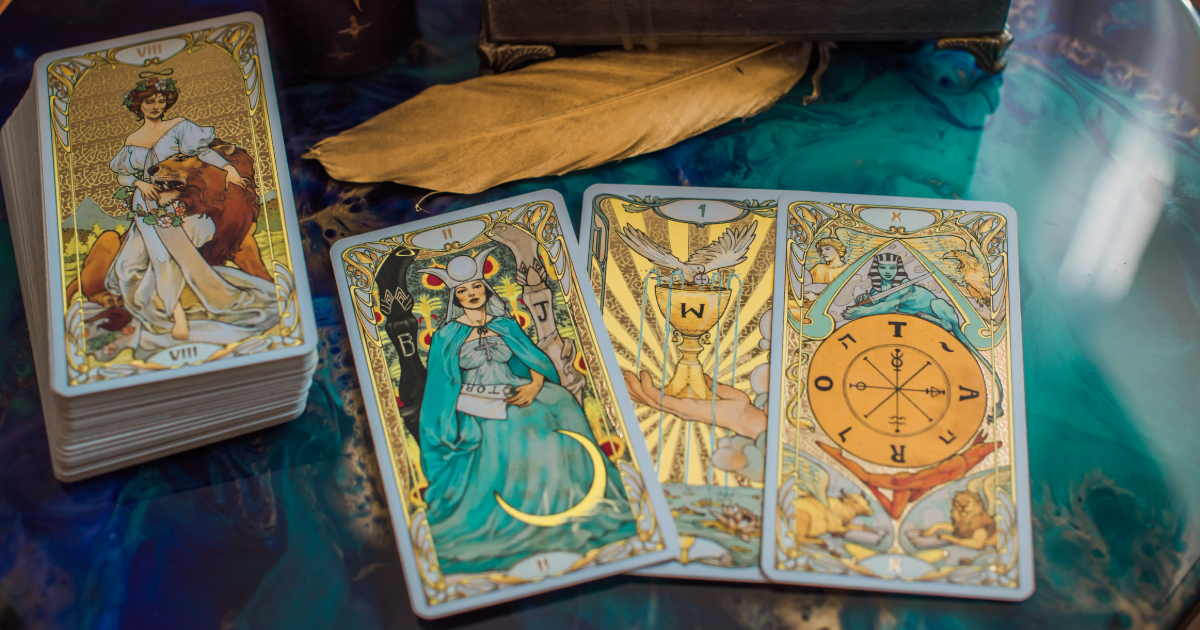 Tarot üzenet: ez vár a csillagjegyekre 2025 decemberében - Elle