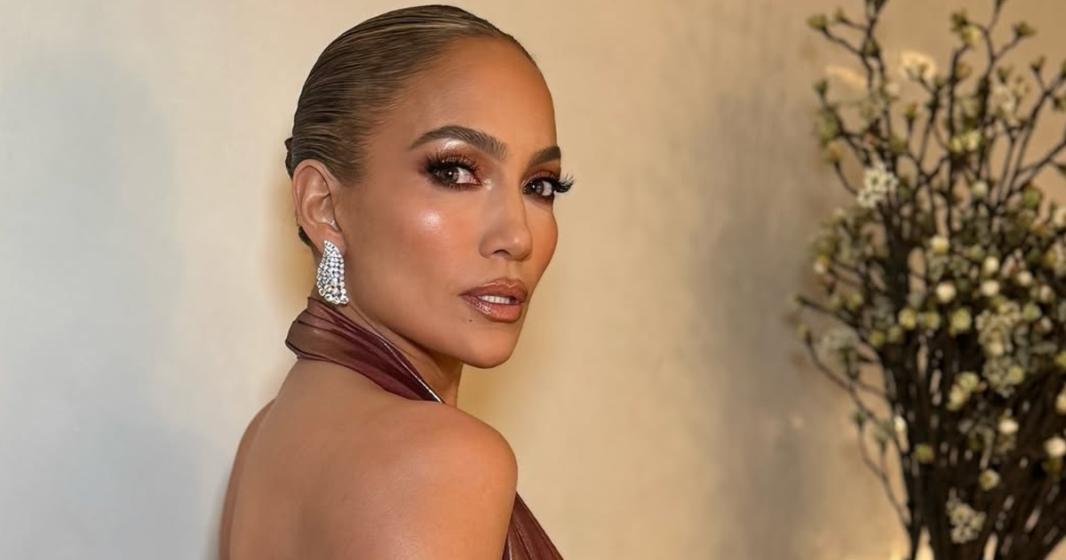 Jennifer Lopez csokoládécseresznye körmeit akarja most mindenki: ez ...