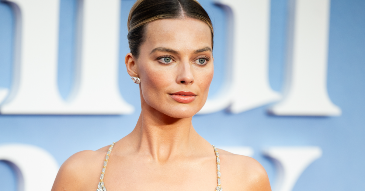 Margot Robbie még sosem viselt ilyen merész ruhát, mindenki róla beszél ...