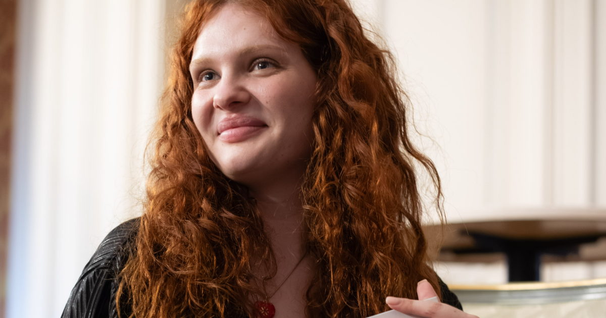 Vörös haj, letisztult elegancia: Nyáry Luca a párizsi nők ...