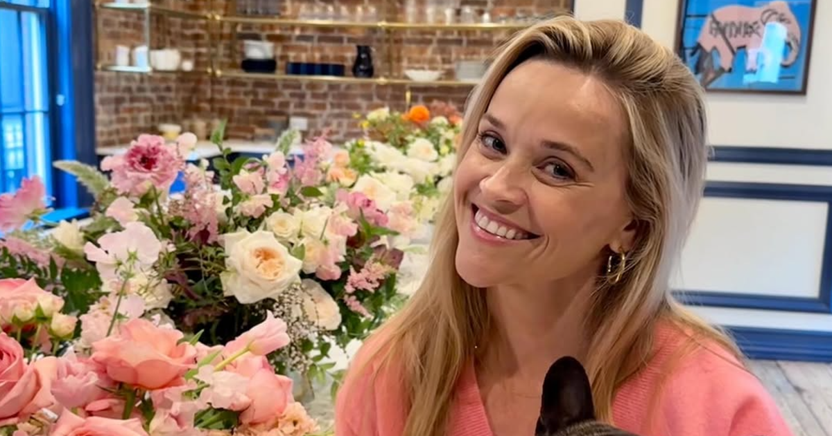 Reese Witherspoon üvegfalú nappalija egyszerűen káprázatos – ezt látnod ...
