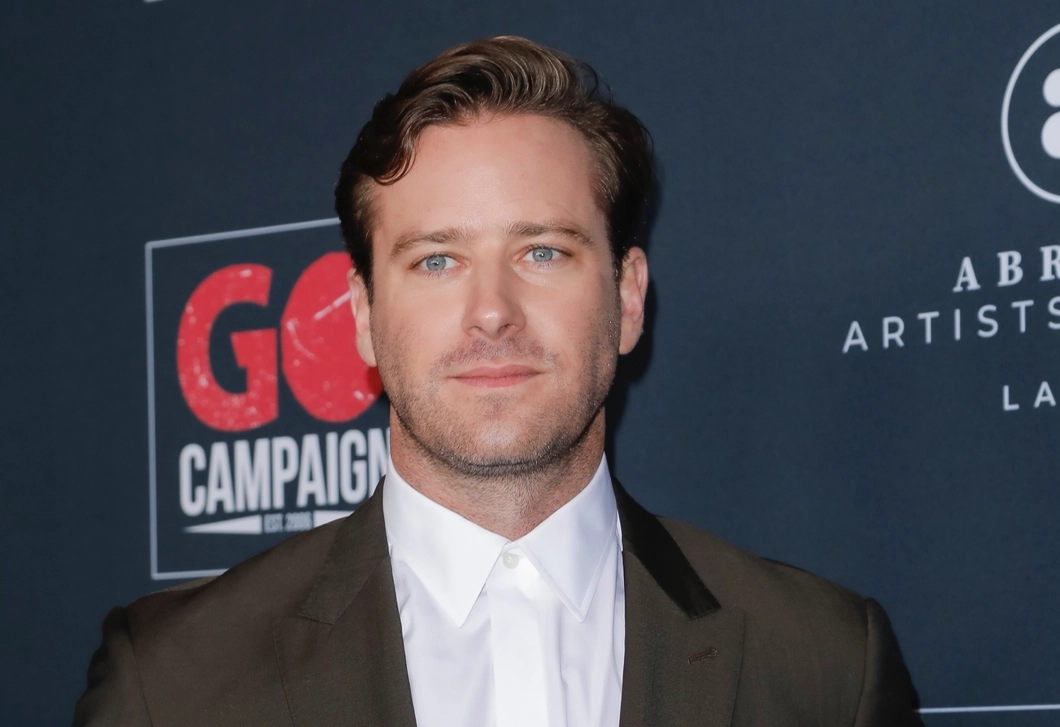 „Többször is a falba verte a fejemet” – Megszólalt Armie Hammer exe a ...