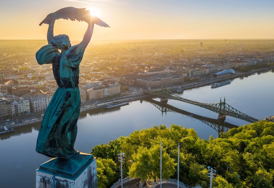 Felismered, kit ábrázolnak Budapest ikonikus köztéri szobrai? Fotókvíz ...