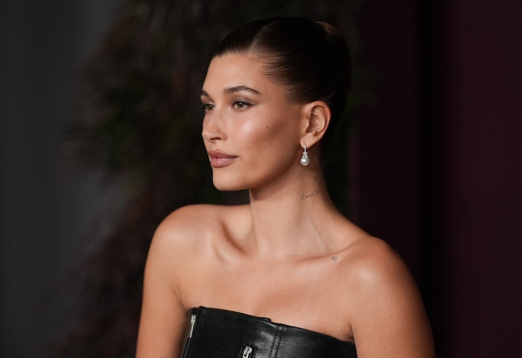 Hailey Bieber leopárdos körmeit akarja most mindenki – egyszerűen ...