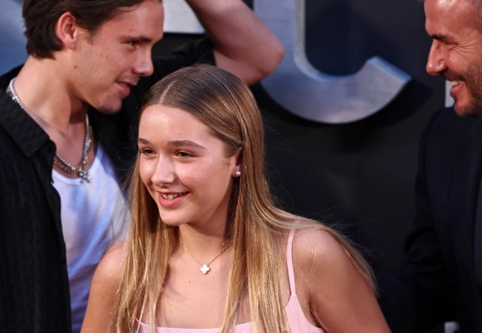 Már most divatikon? Harper Beckham szőrme kabátját akarja most mindenki ...