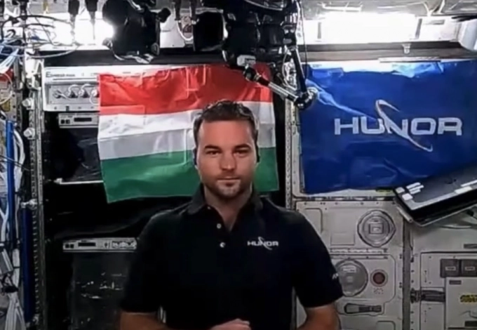 Elindult haza a magyar űrhajós: itt nézheted majd élőben Kapu Tiborék landolását - Elle